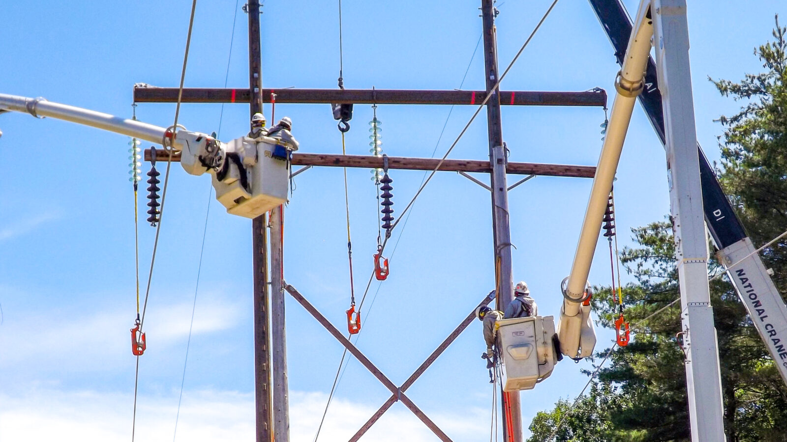 Energized Transmission Construction | High-Voltage Powerlines